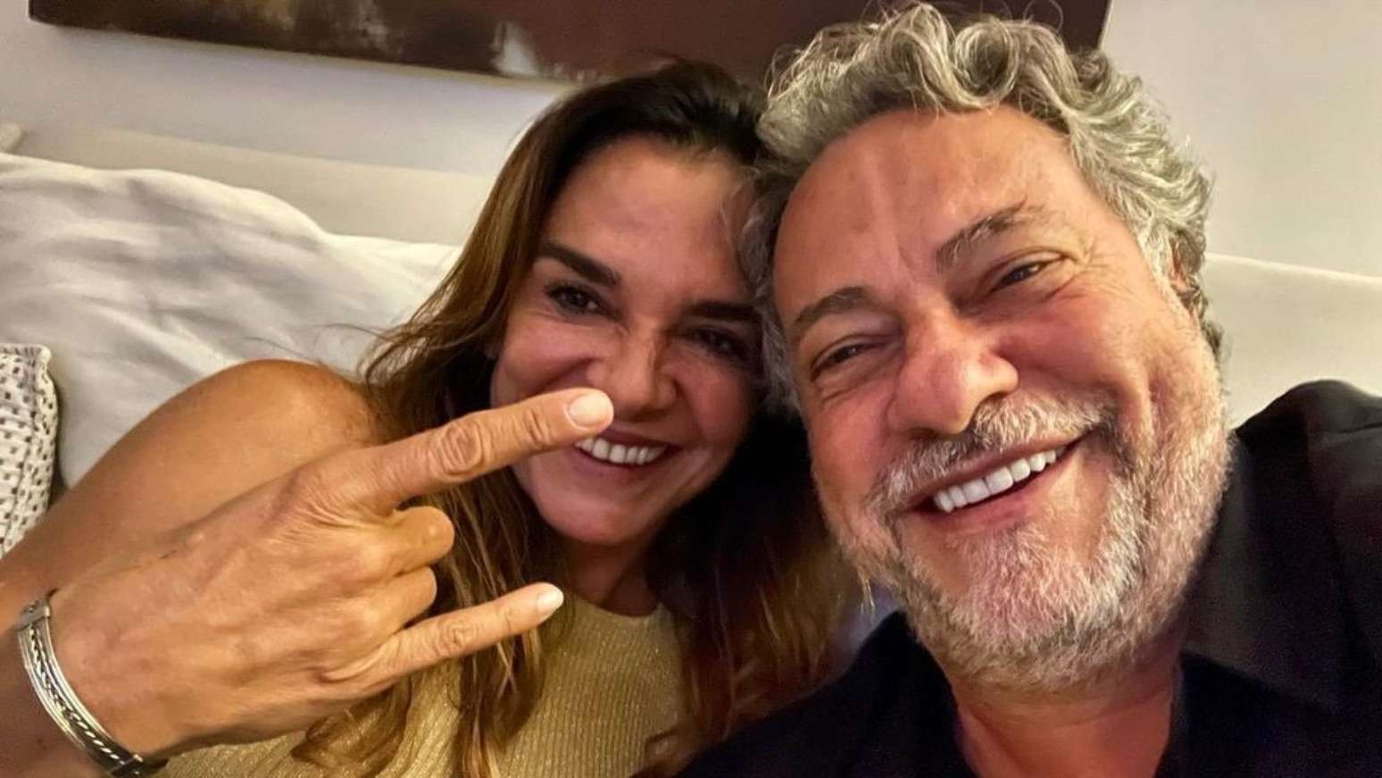 Ex de Antonio Fagundes, Mara Carvalho, posa com presidente do São Paulo ...