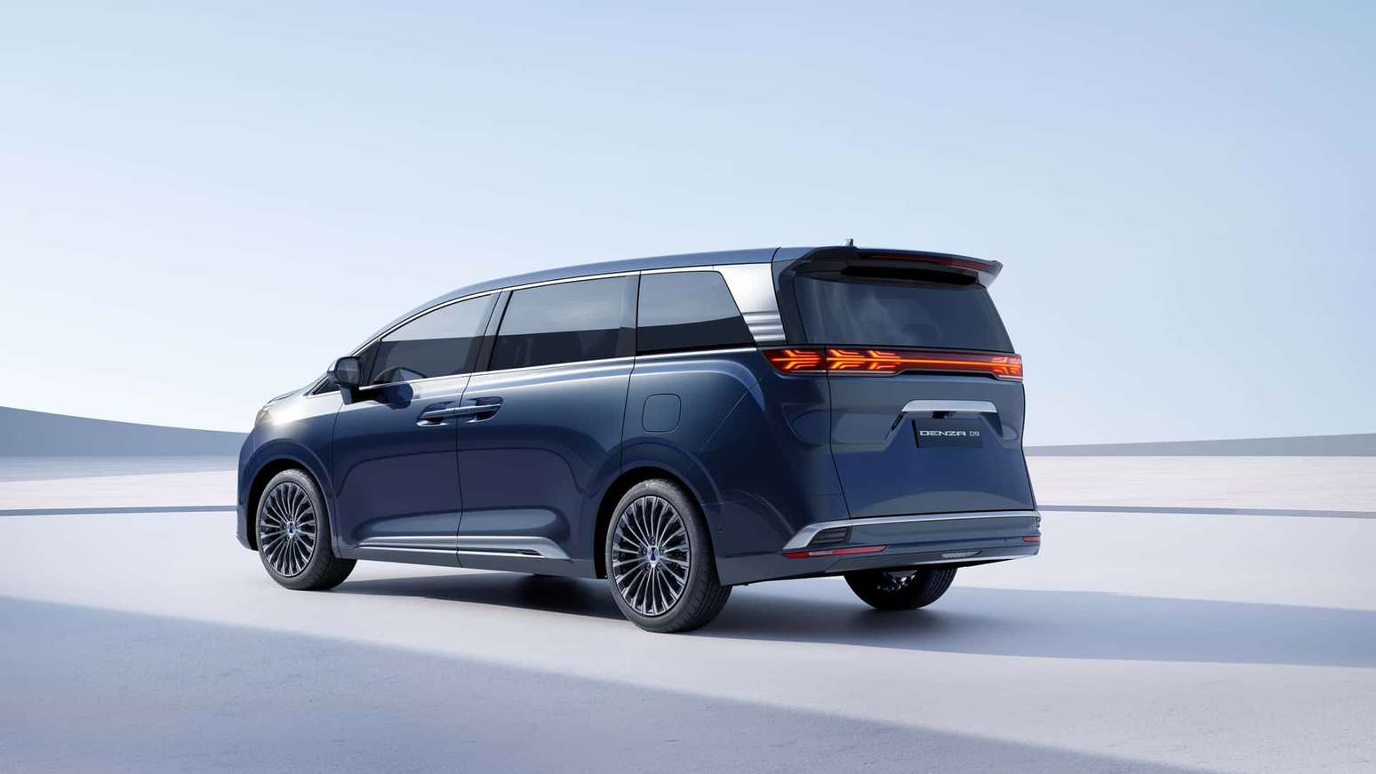 BYD revela nova minivan de luxo elétrica Denza D9 na Europa