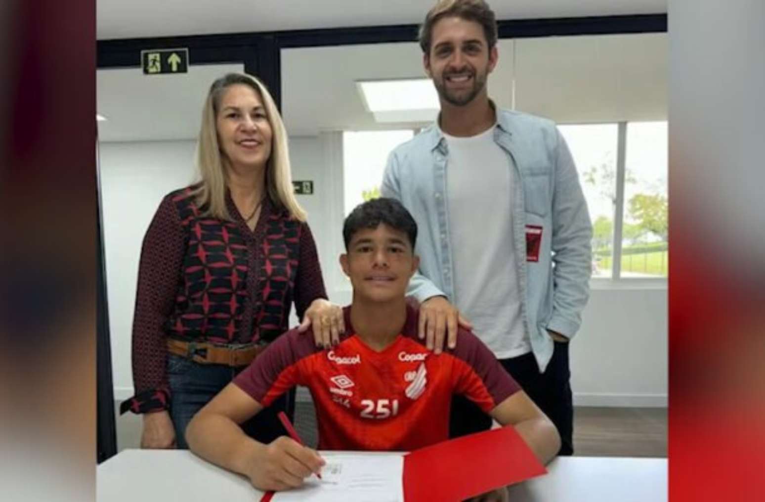 Em entrevista, filho de ex-goleiro Bruno revela qual sentimento pelo pai