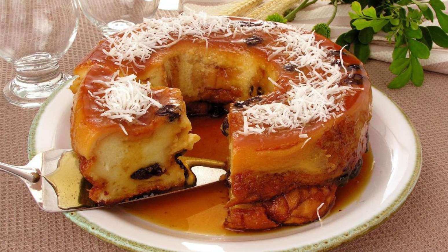 Pudim de pão e coco: sobremesa barata e fácil de fazer