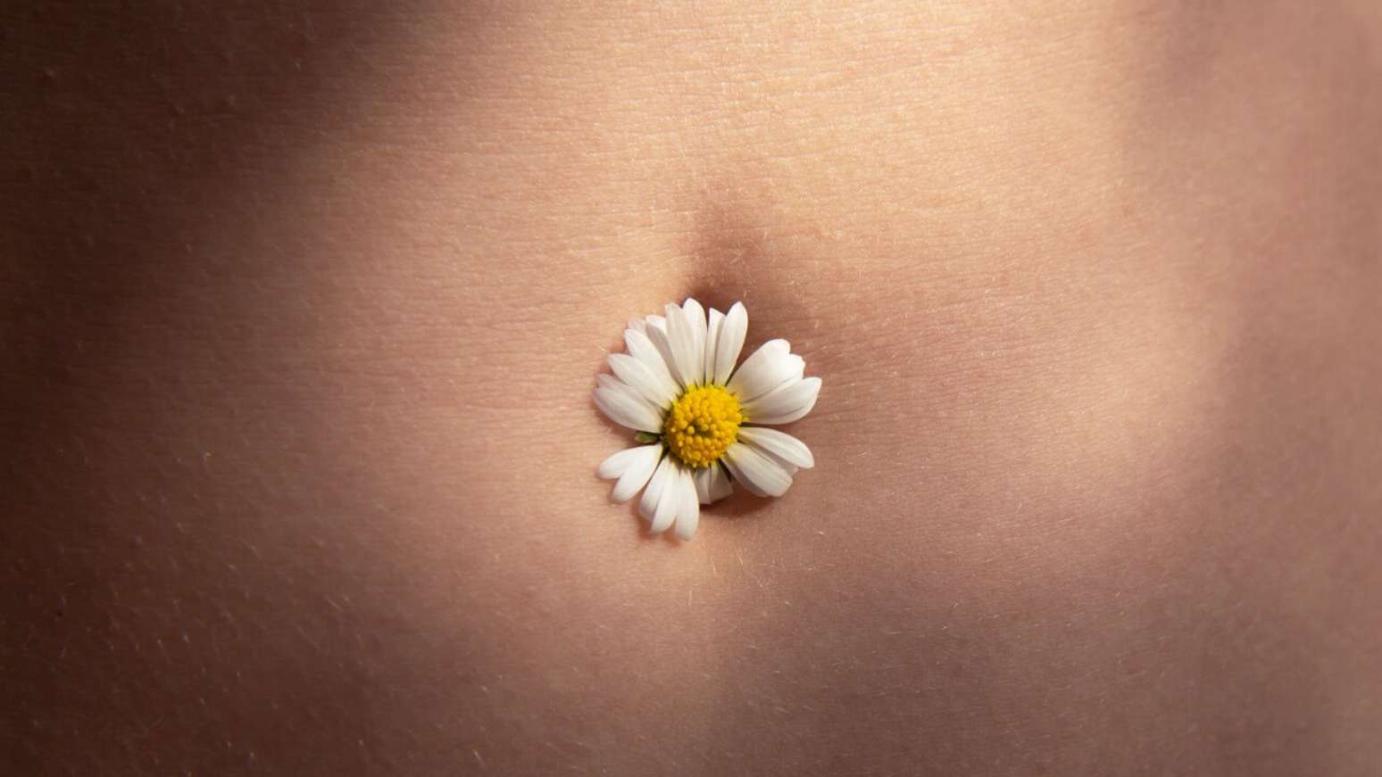 Tampar o umbigo funciona? Veja rituais de proteção espiritual