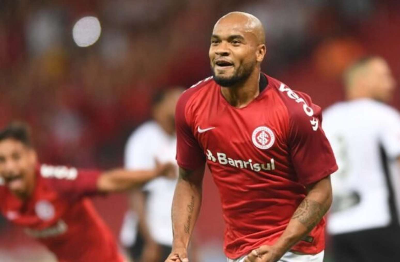 Chapecoense negocia com Rodrigo Moledo, suspenso por doping