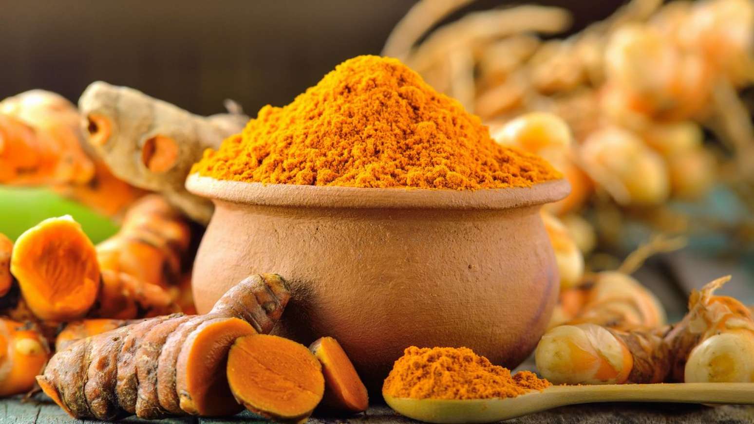 Aprenda como fazer cúrcuma fresca para usar em receitas