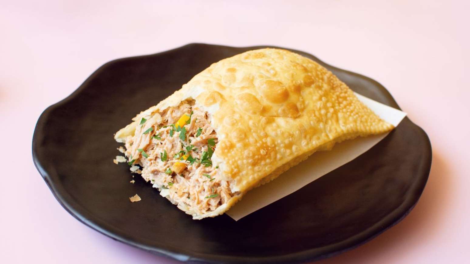 Pastel de frango com requeijão: aprenda a fazer esse prato tão popular ...