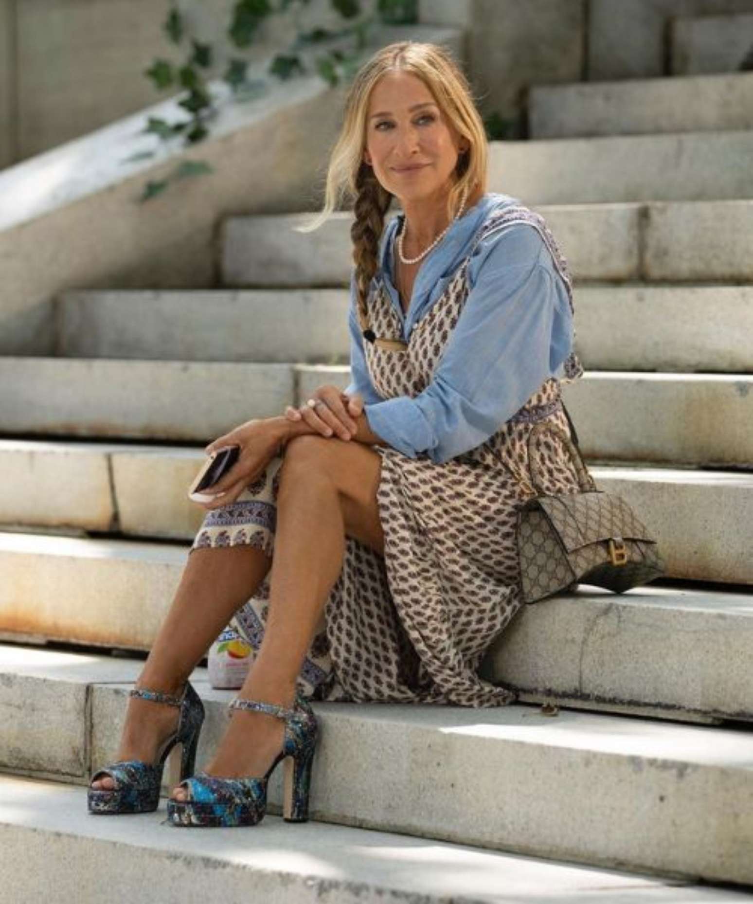 Carrie Bradshaw: 4 dicas para se inspirar no visual da personagem