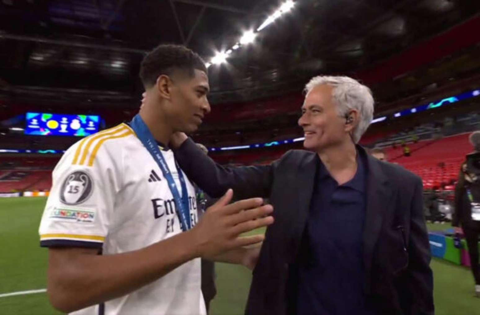 Bellingham pede foto a José Mourinho por motivo familiar