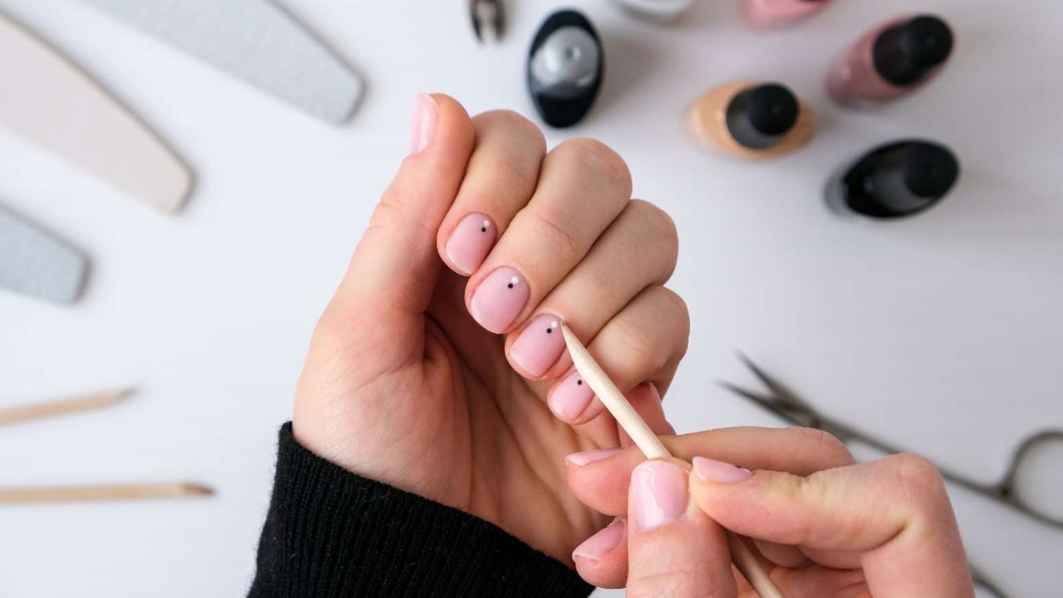 Como tirar a cutícula sozinha? Veja 4 dicas práticas