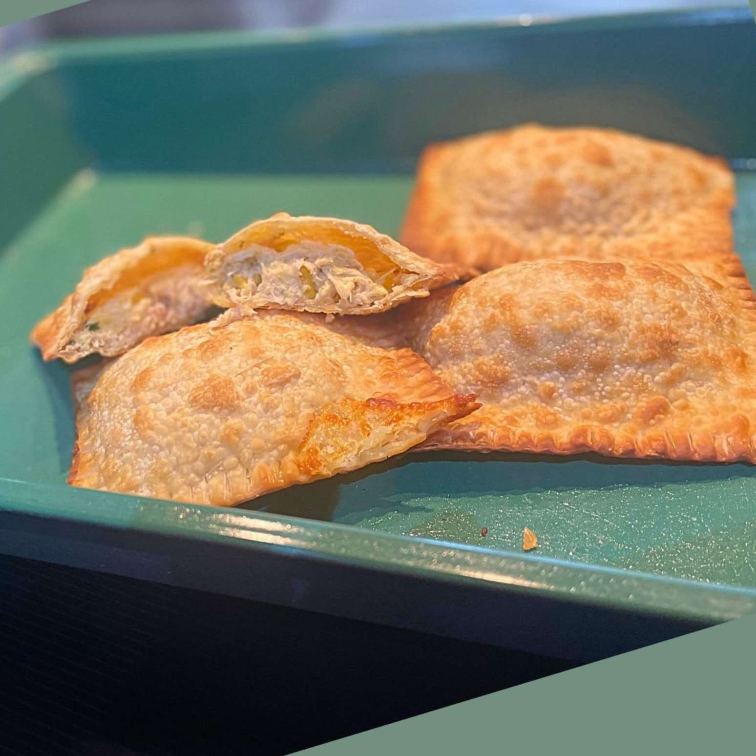 Pastel de frango e milho cremoso: sem leite e sem fritar