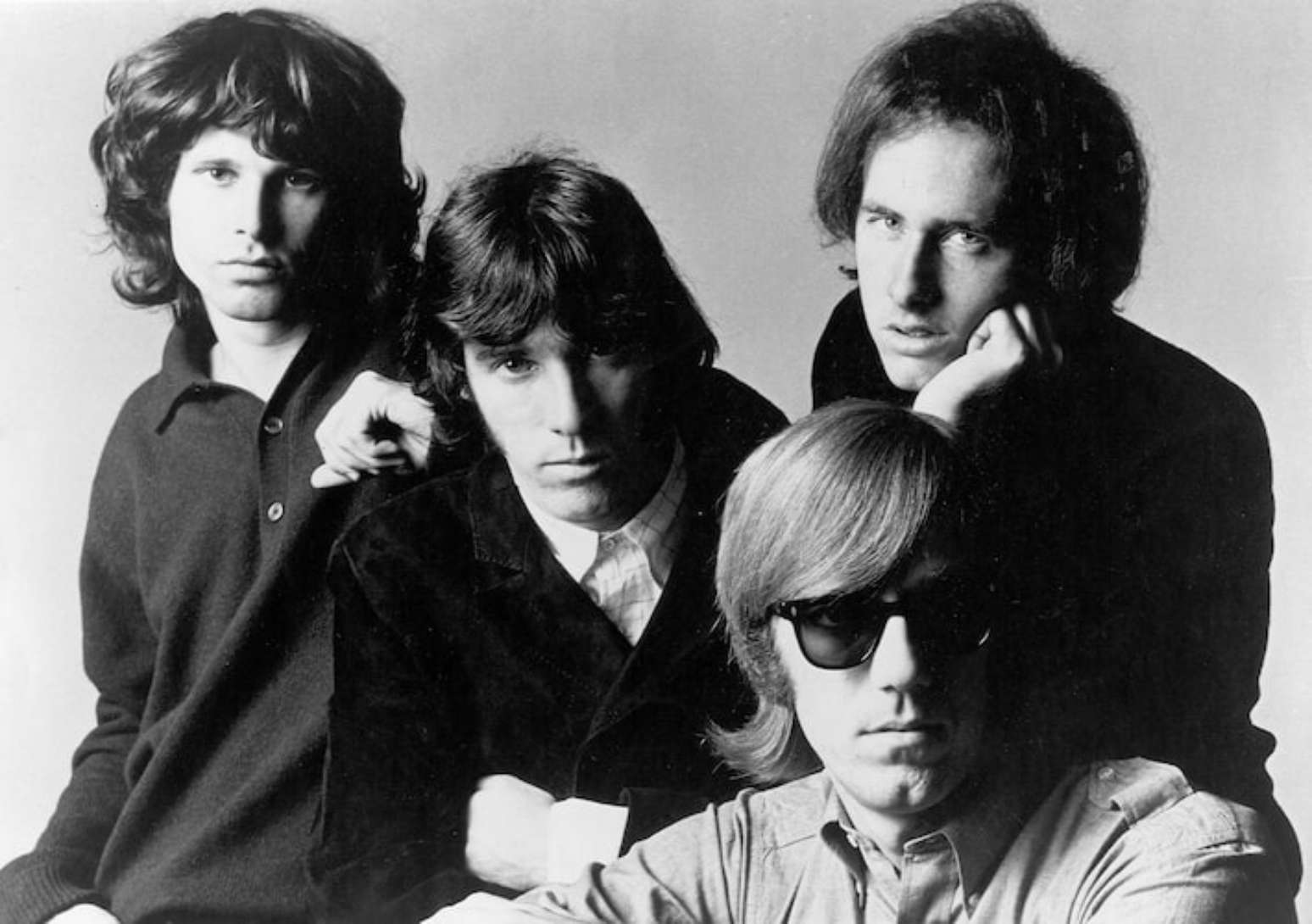 Roubado há 37 anos, busto do túmulo de Jim Morrison é encontrado 'por acaso' pela polícia francesa