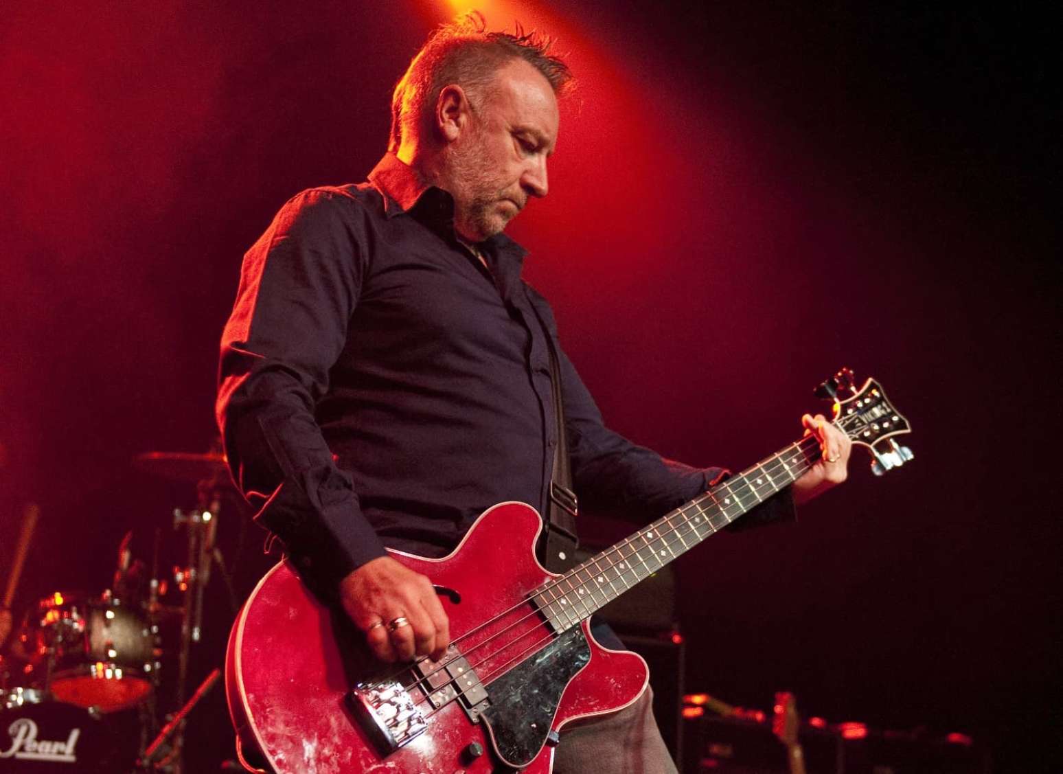 Peter Hook toca o melhor de Joy Division e New Order em SP
