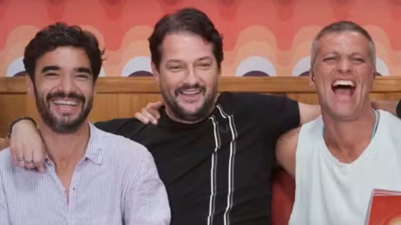 Caio Blat, Marcelo Serrado e Bruno Gagliasso dão beijo triplo em ...