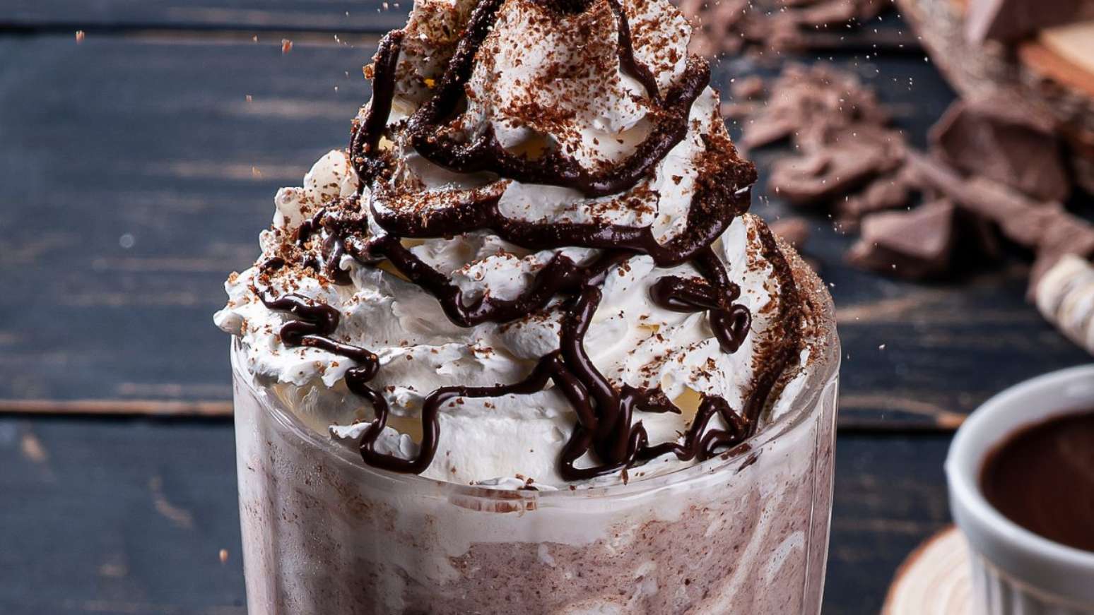 Milkshake de ovomaltine crocante que fica pronto em 10 minutos