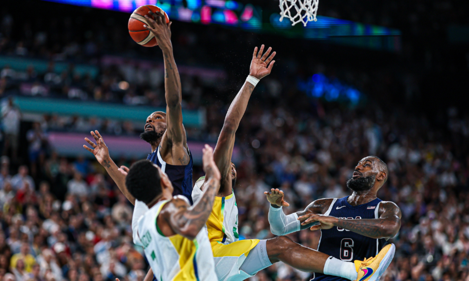 Georginho diz que Lebron virou a cara para ele após cotovelada