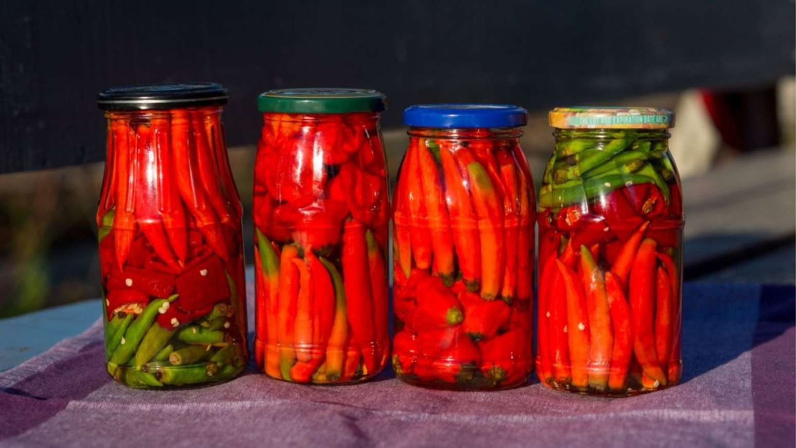 Conserva de pimenta caseira: aprenda a receita pronta em 30 minutos