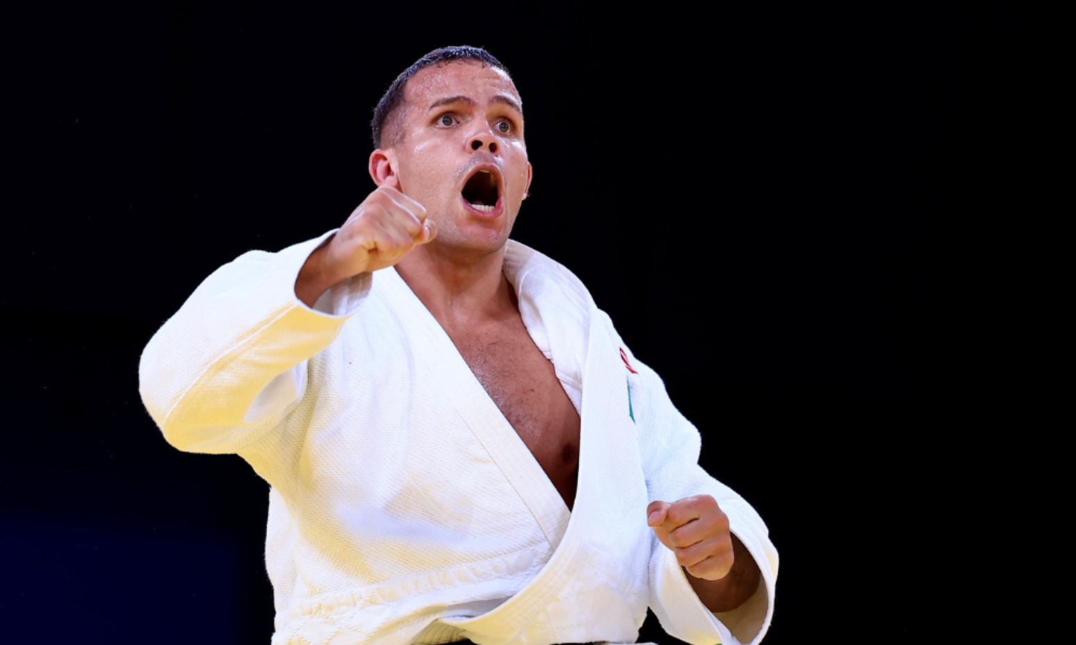 Arthur Silva imobiliza britânico e ganha o ouro paralímpico