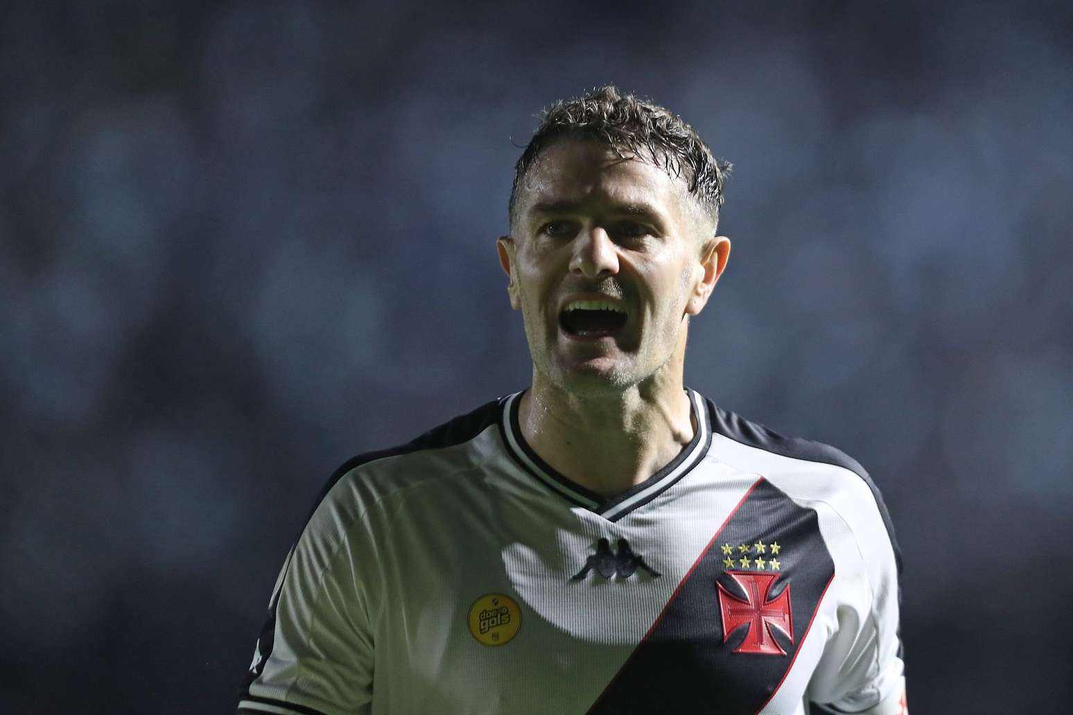 Vegetti decide, Vasco vence o Athletico nos pênaltis e está na ...