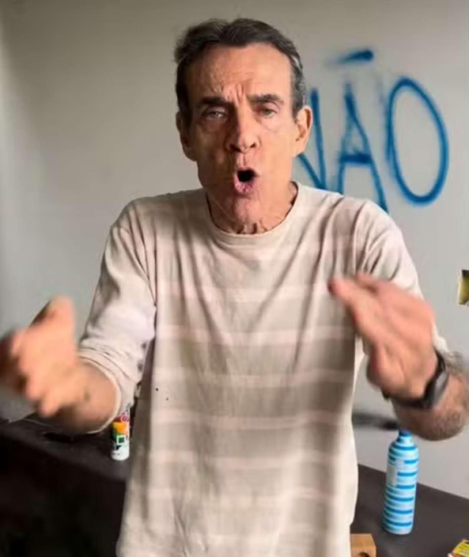 Polícia tira Mario Gomes de casa, após ordem de despejo