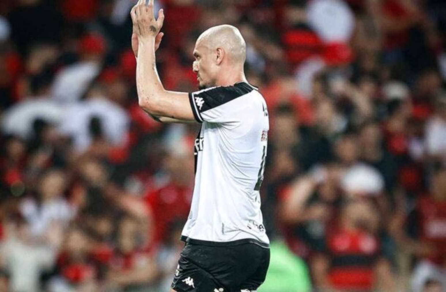Maicon completa 50 jogos pelo Vasco: 'Orgulhoso em atingir esta marca'