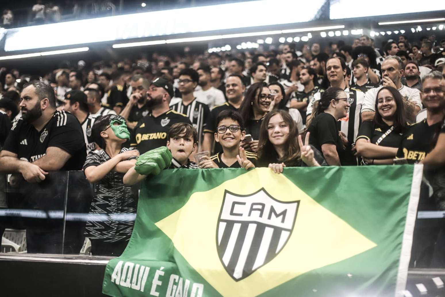 Atlético-MG bate recorde de público na Arena MRV com vitória histórica