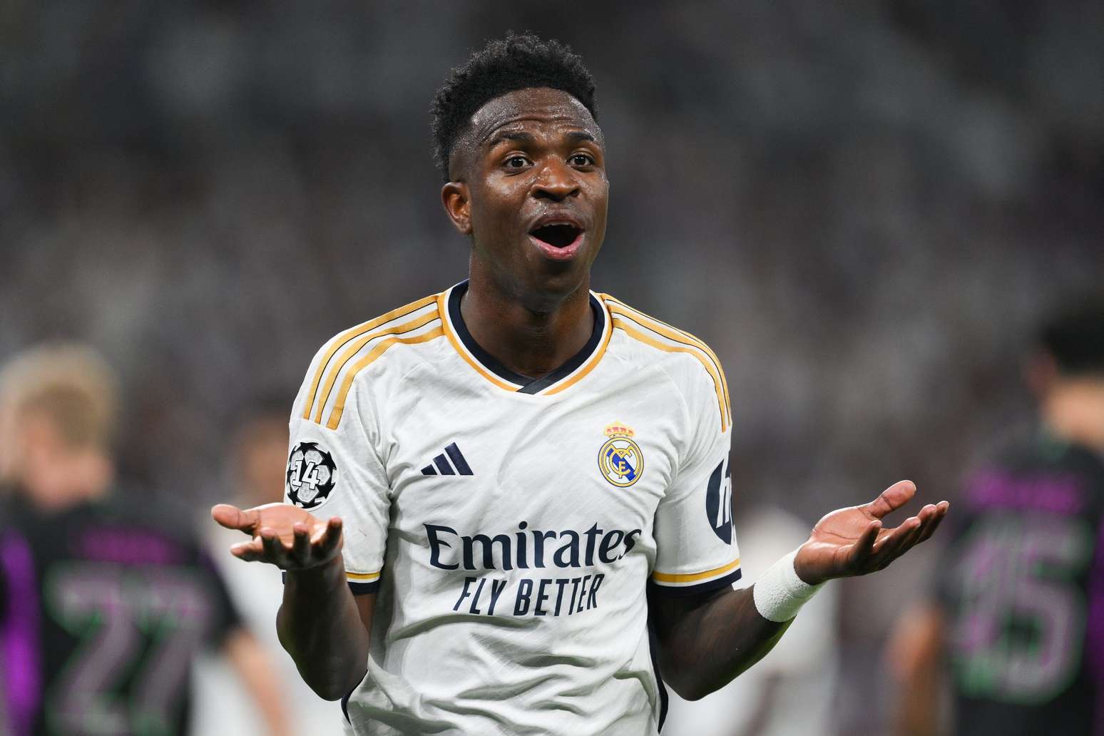 Após esquecer de Vinicius Jr em votação da Bola de Ouro jornalista pede ...