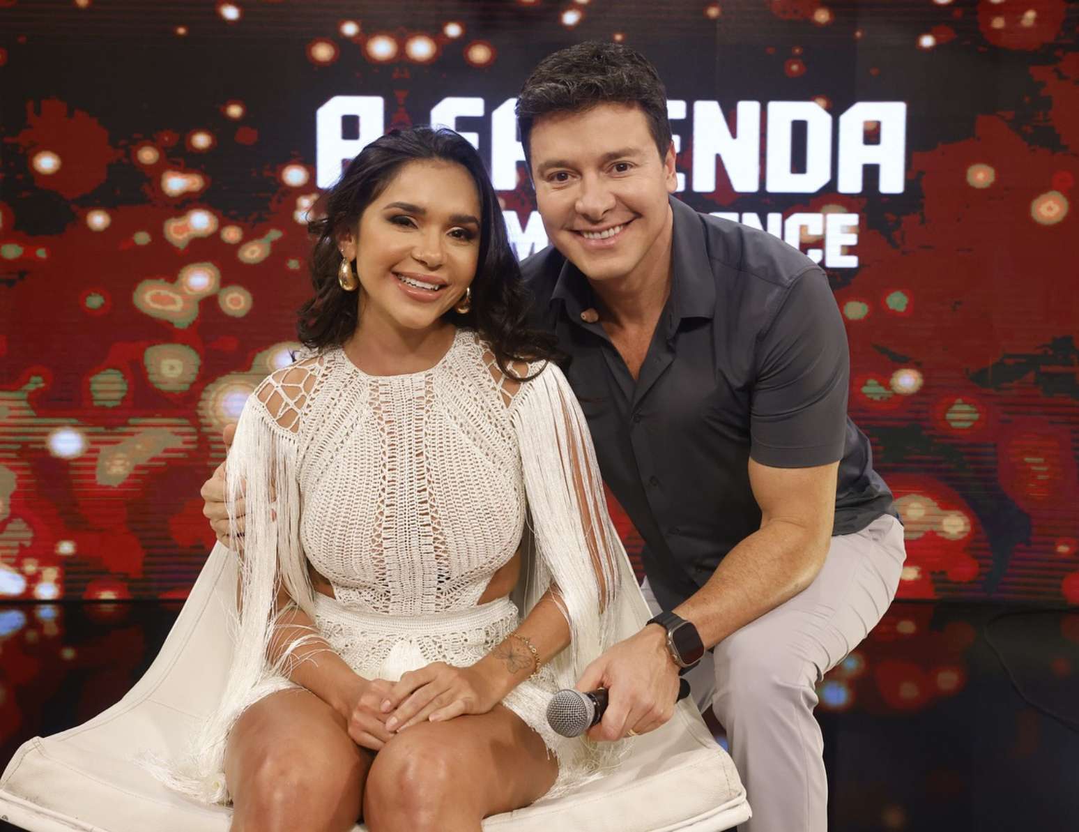 Gizelly Bicalho desaba e chora compulsivamente durante "Hora do Faro"