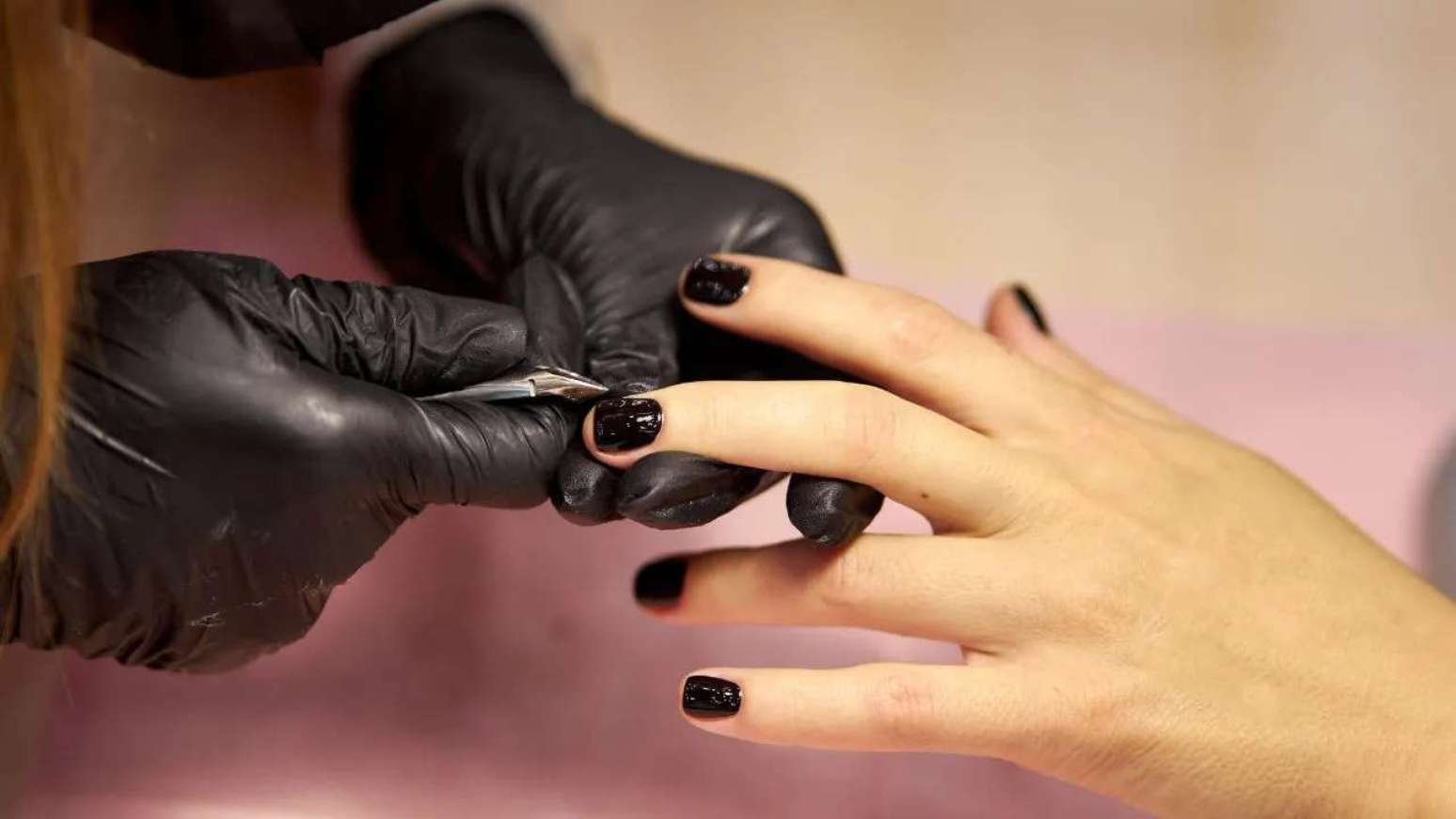 Remover as cutículas: entenda os riscos para a saúde