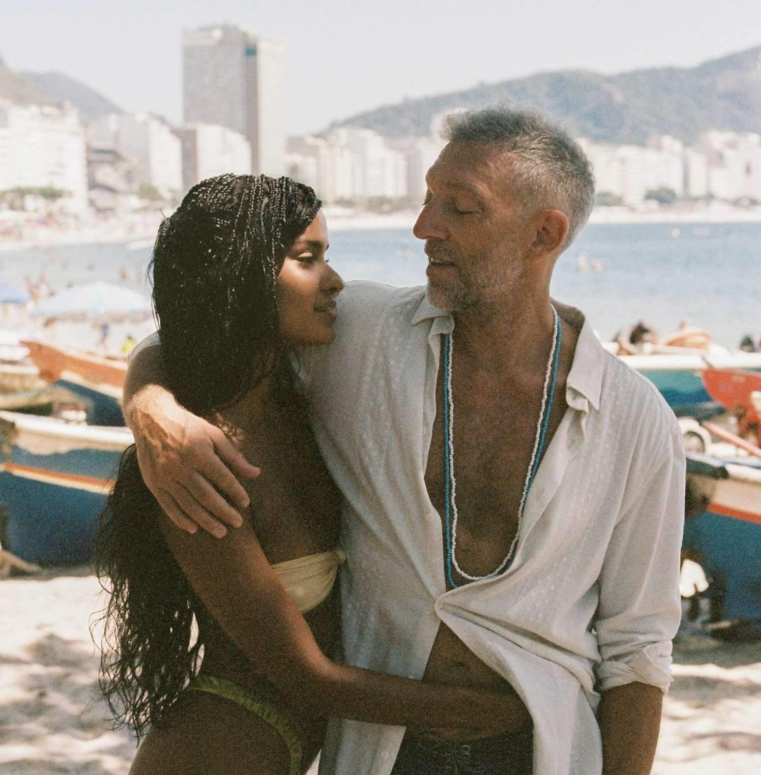 Narah Baptista anuncia gravidez do primeiro filho com Vincent Cassel