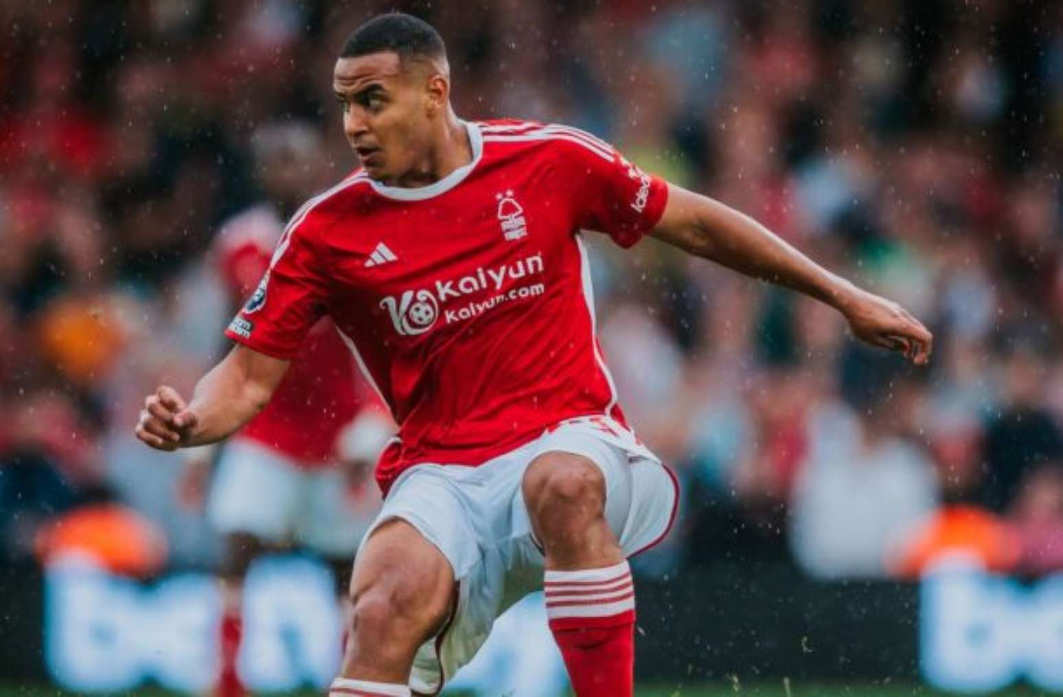 Nottingham vence mais uma e sobe para 3º no Inglês. Murillo arrasa