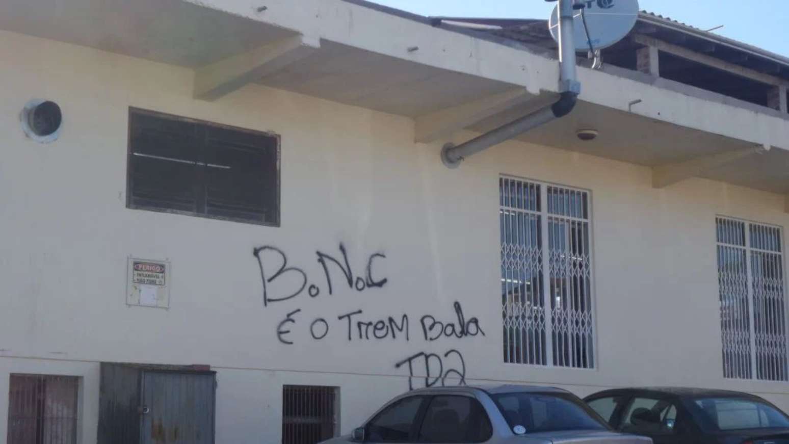 Números explicam gestos em fotos associadas a facções criminosas