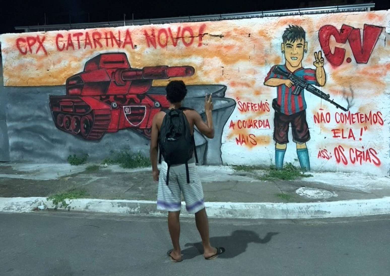 Números explicam gestos em fotos associadas a facções criminosas