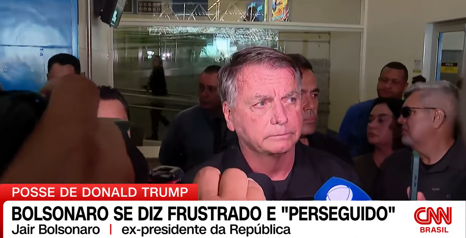 Bolsonaro acompanha Michelle em aeroporto e se emociona ao falar de ...