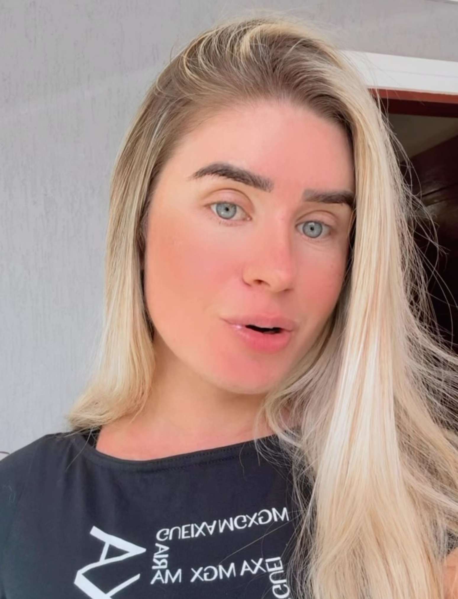 Criadora de conteúdo adulto, que vive em trisal, desiste de desfilar na ...