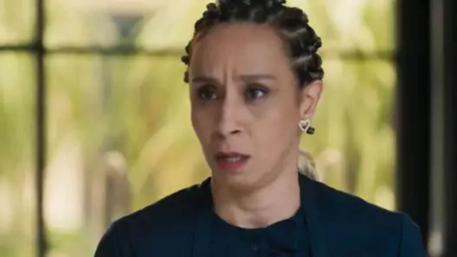 Detonada por Berta, Leidi surta e parte pra cima de Sirley em 'Mania de ...