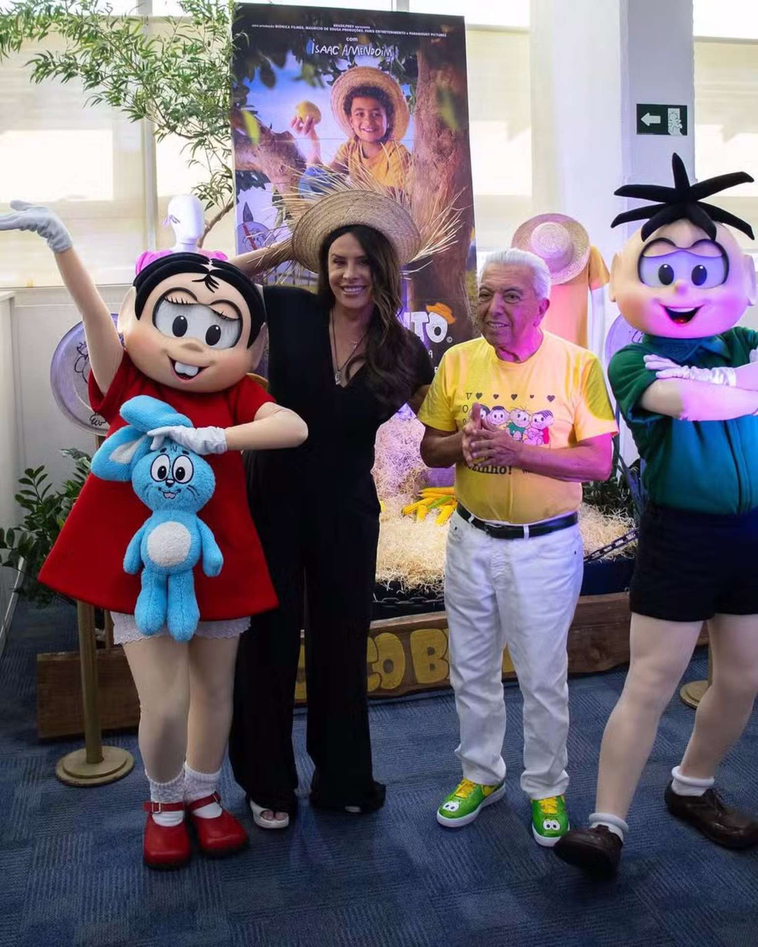 Karla Sofía Gascón visita estúdios da Turma da Mônica durante passagem ...