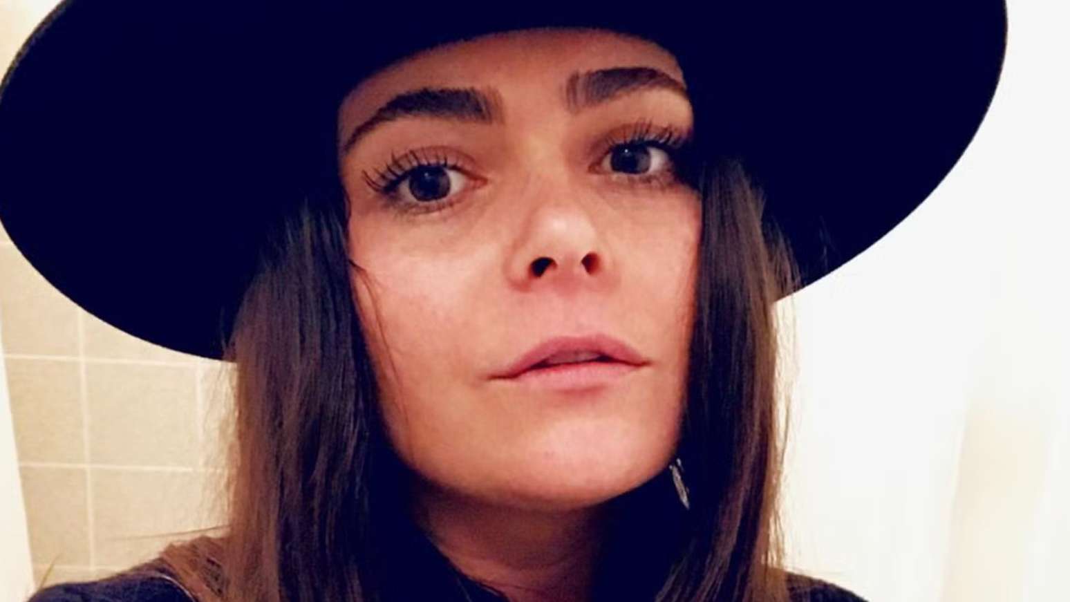 Qual a causa? Influenciadora Rebecca Simms morre aos 39 anos