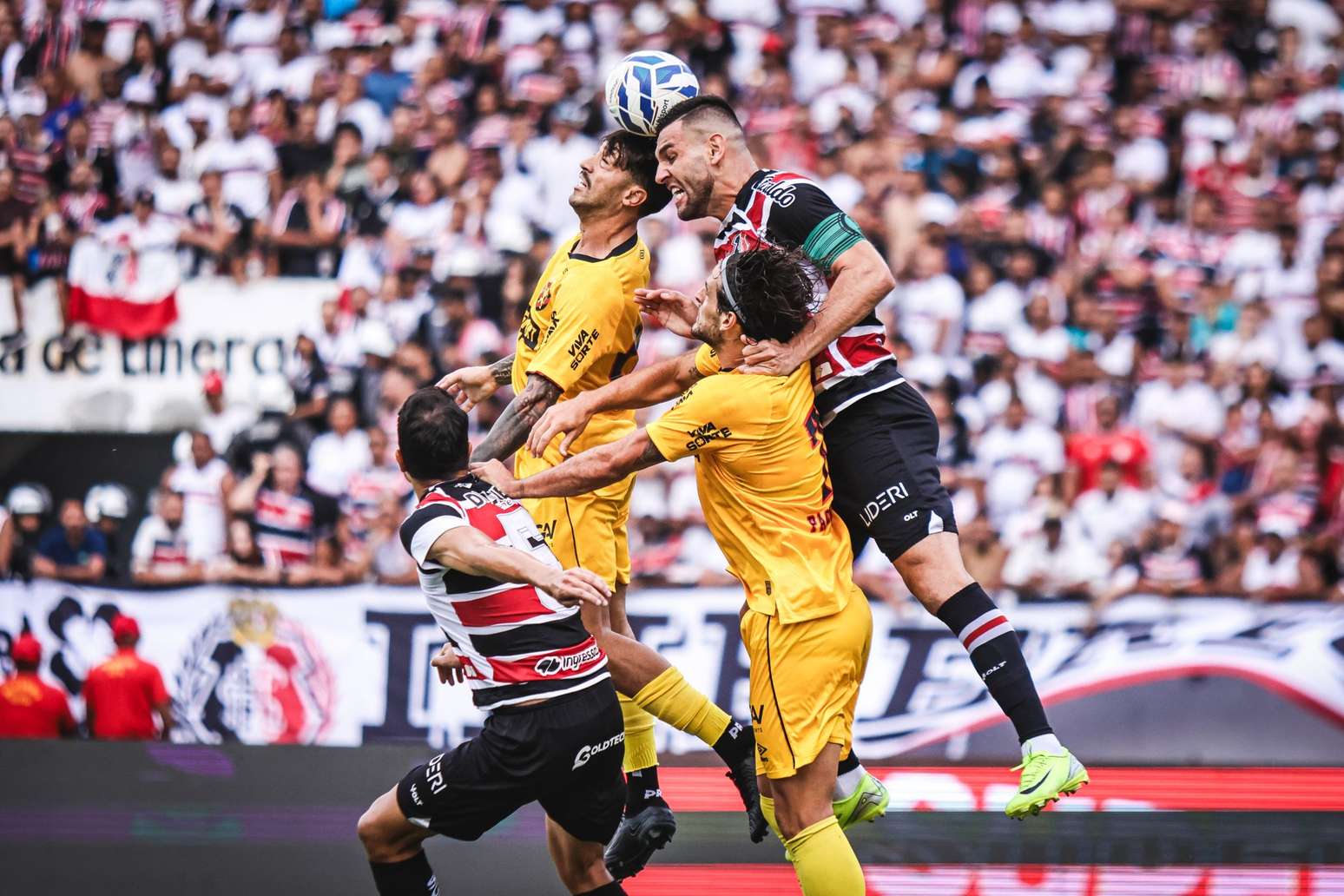 Santa Cruz vence o Sport e dispara na liderança do Pernambucano