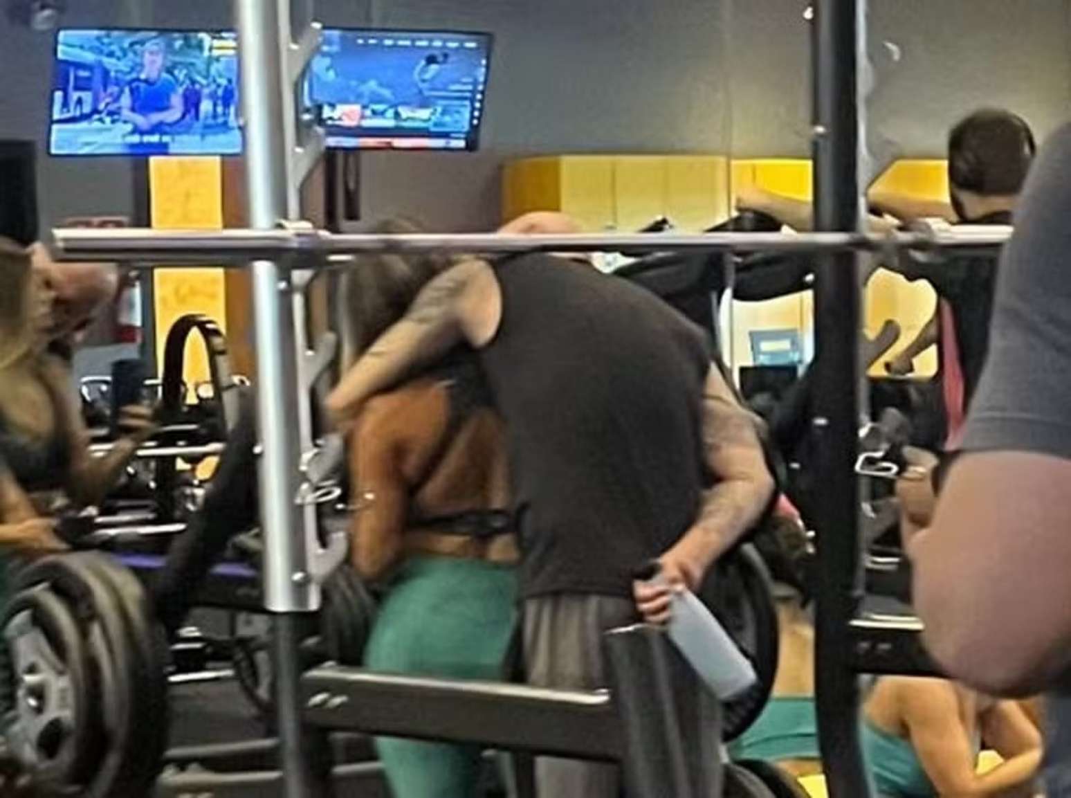 Pai de Ana Clara, Ayrton Lima surge em clima de romance com eliminada do BBB25