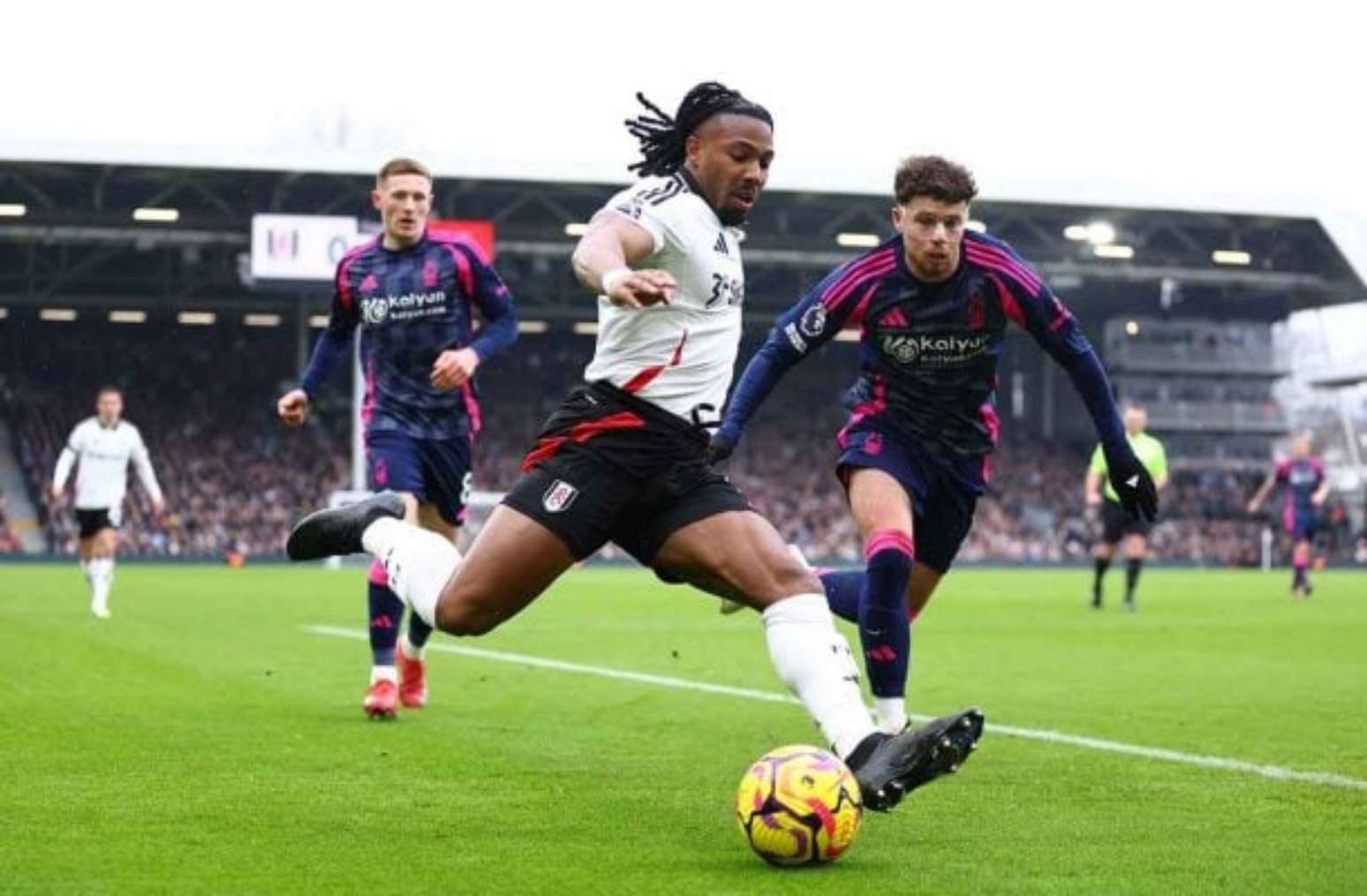 Fulham vence Nottingham em jogo movimentado em Londres