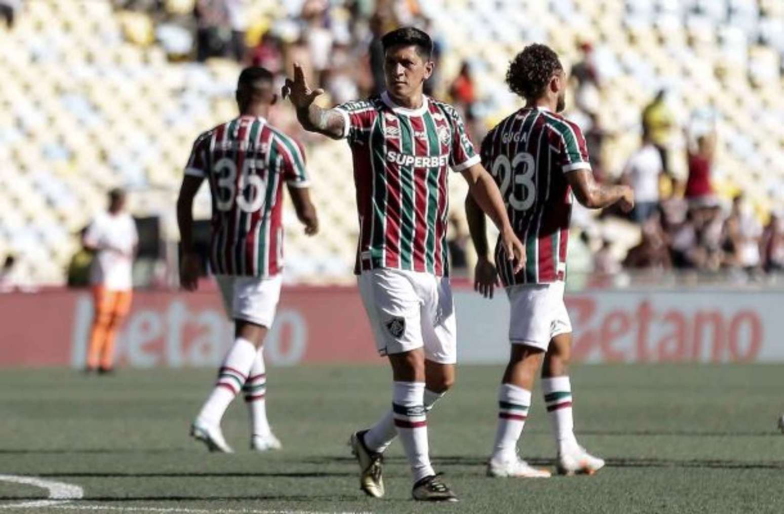 Fluminense vence o Nova Iguaçu e encosta no G4 do Carioca