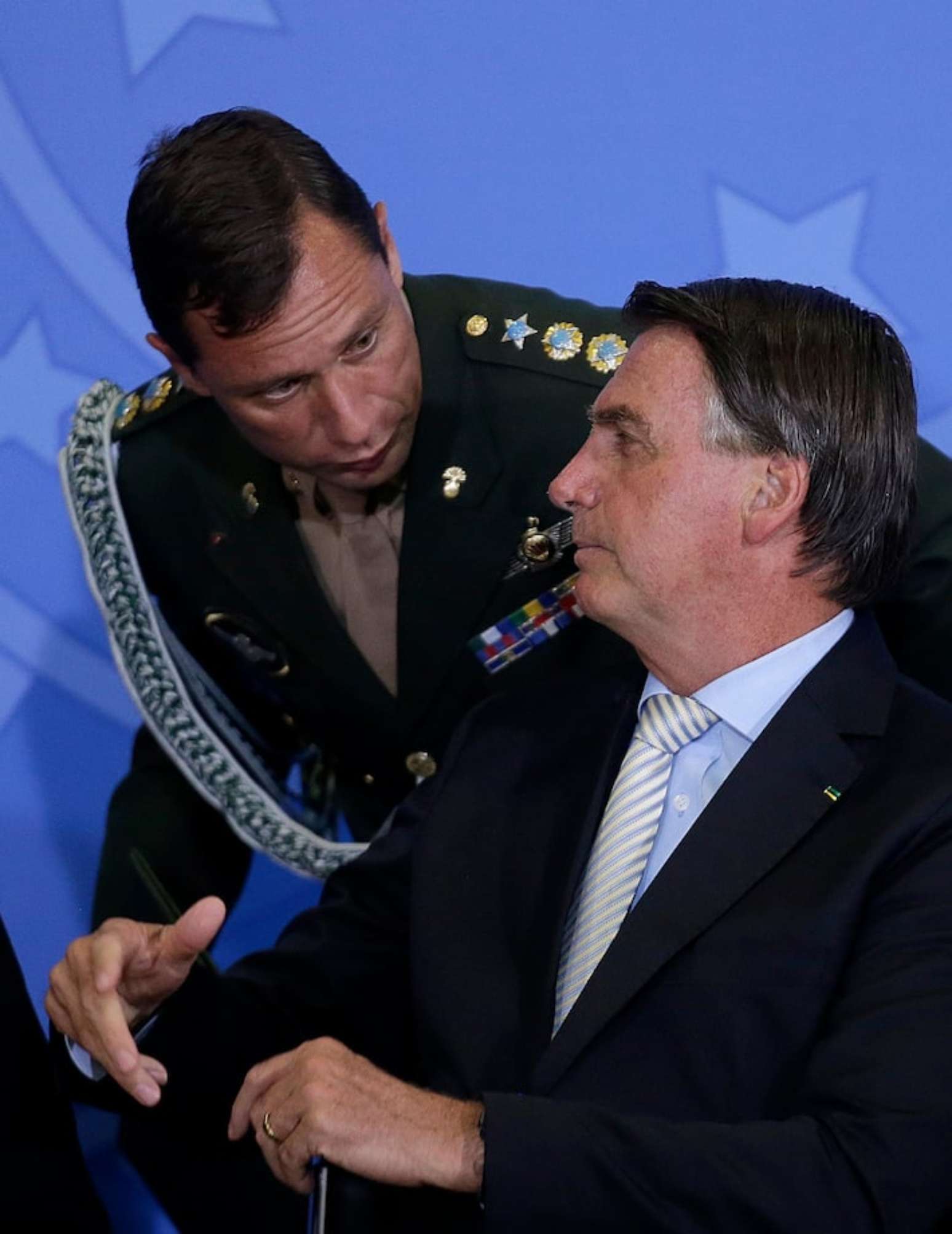 Bolsonaro e Mauro Cid envolvidos na distribuição de remédios proibidos ...