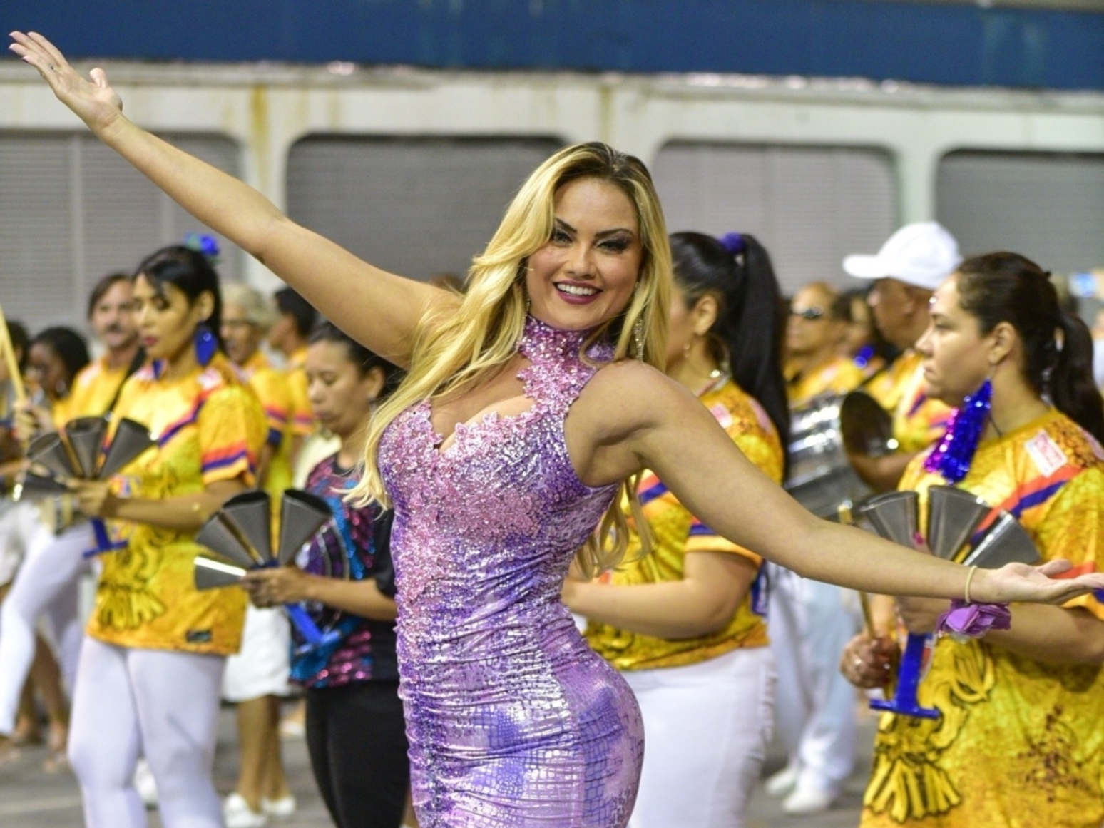 Ellen Rocche exalta carnaval de rua, mas não descarta retorno à avenida