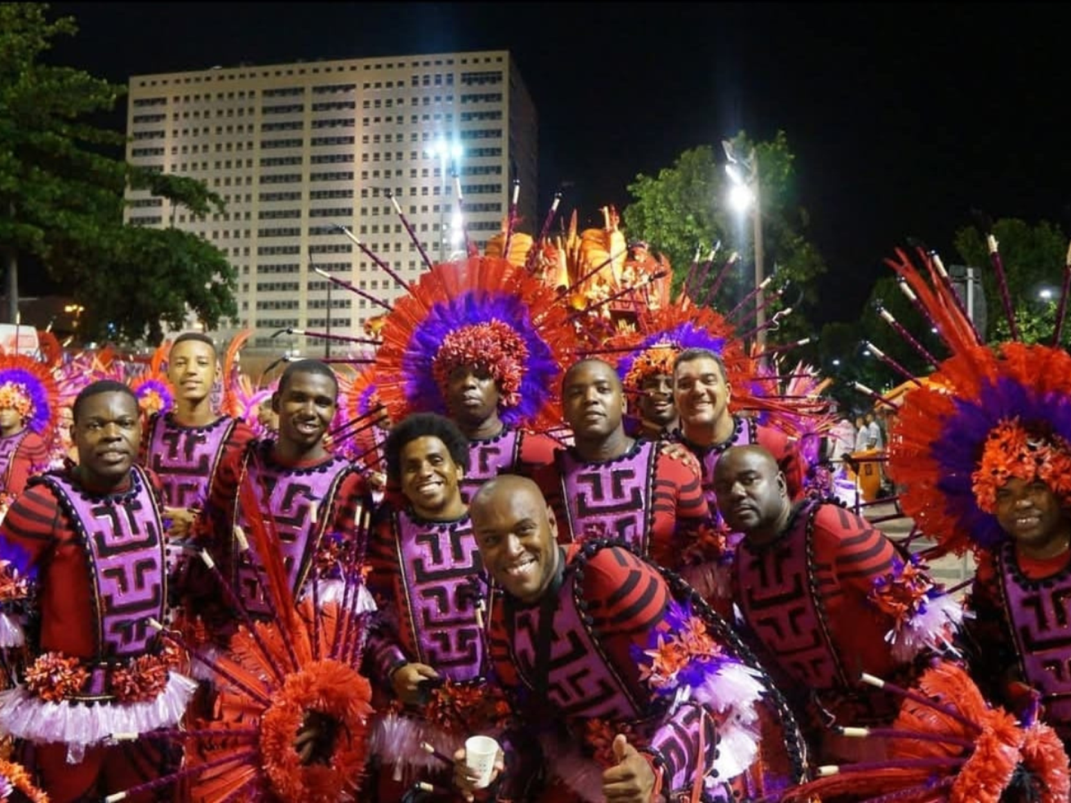 Como desfilar no carnaval? Entenda o passo a passo para entrar na festa!