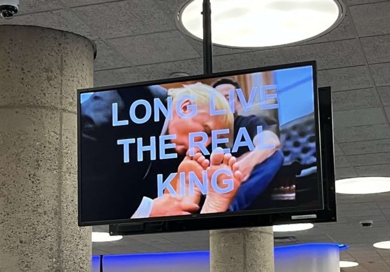 Casa Branca investiga vídeo de Trump beijando os pés de Musk gerado por IA