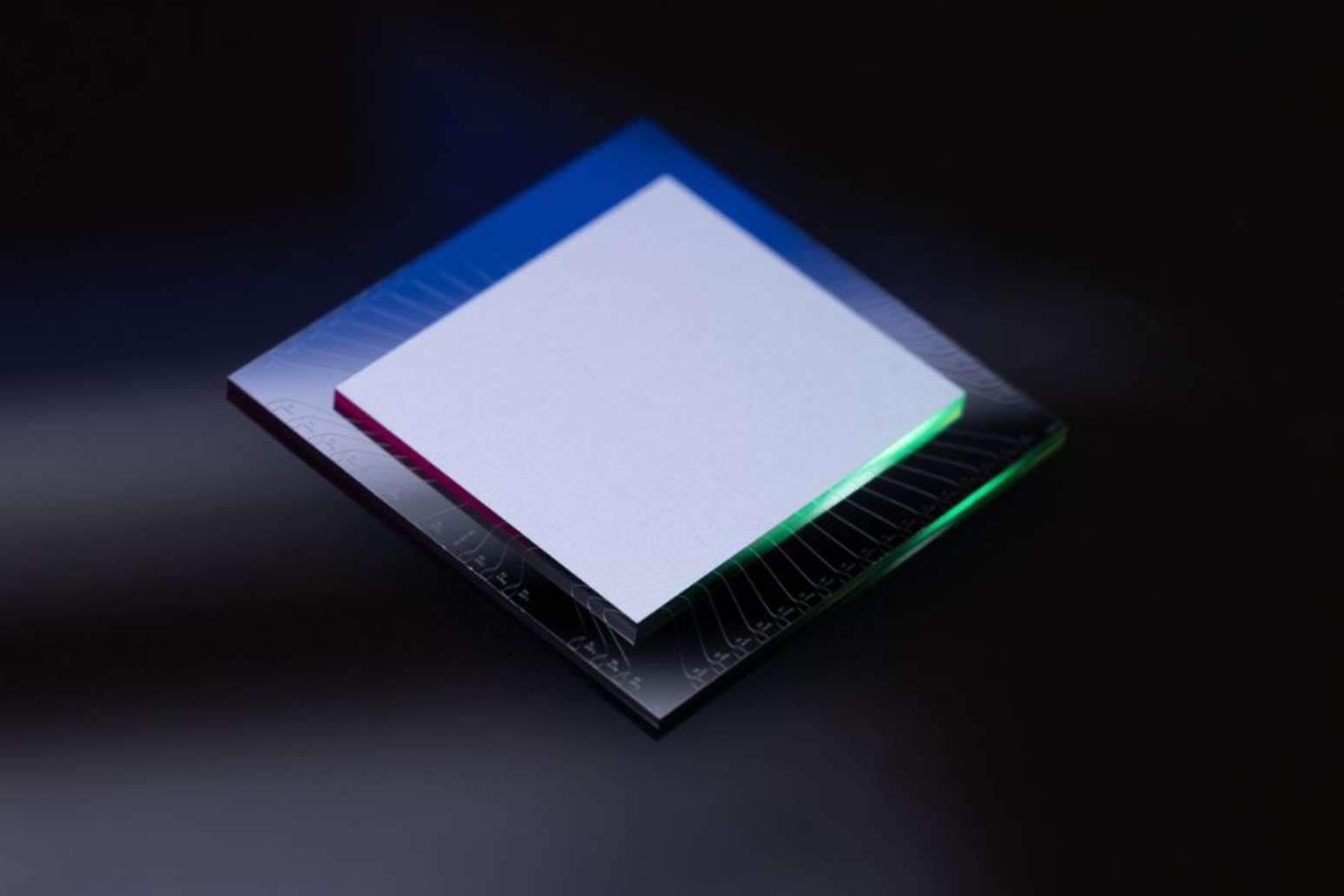 Amazon anuncia chip quântico próprio com liderança de cientista brasileiro