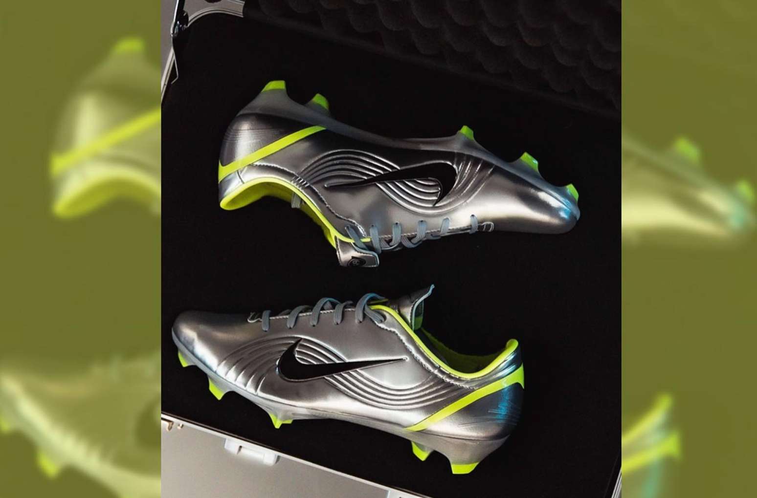 Nike 'explode' mercado, e chuteira lendária de Ronaldinho esgota em minutos