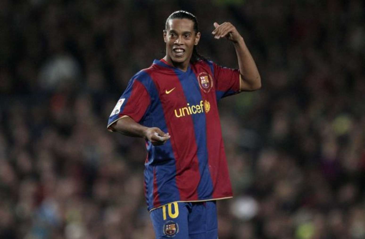 Nike 'explode' mercado, e chuteira lendária de Ronaldinho esgota em minutos