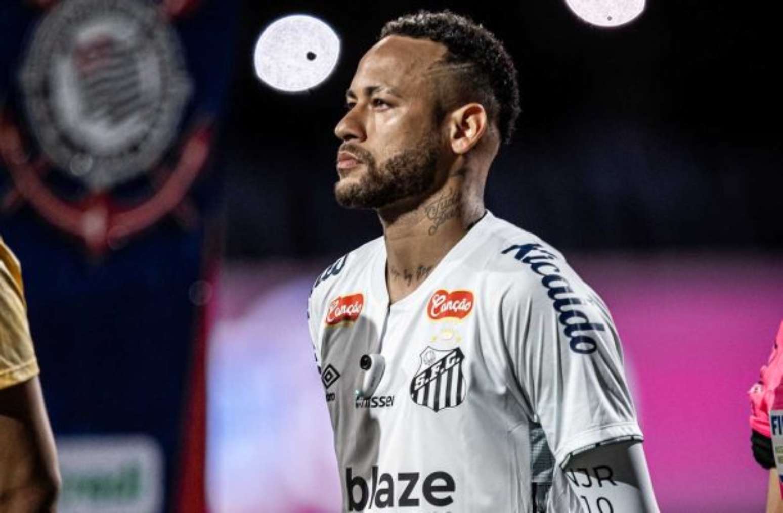 Neymar passa por exame, e Santos monitora incômodo na coxa