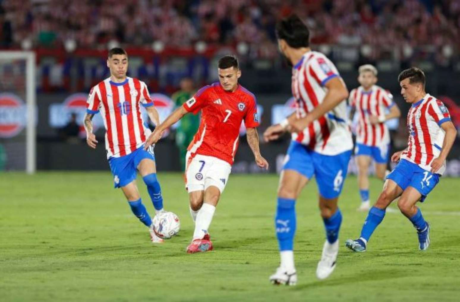 Paraguai vence Chile e sobe na tabela das Eliminatórias