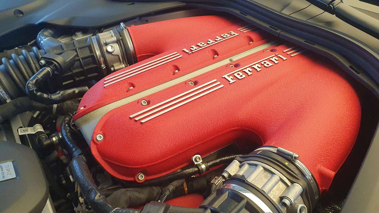 Ferrari 12Cilindri chega ao Brasil com V12 de 830 cv e preço de R$ 7,9 ...