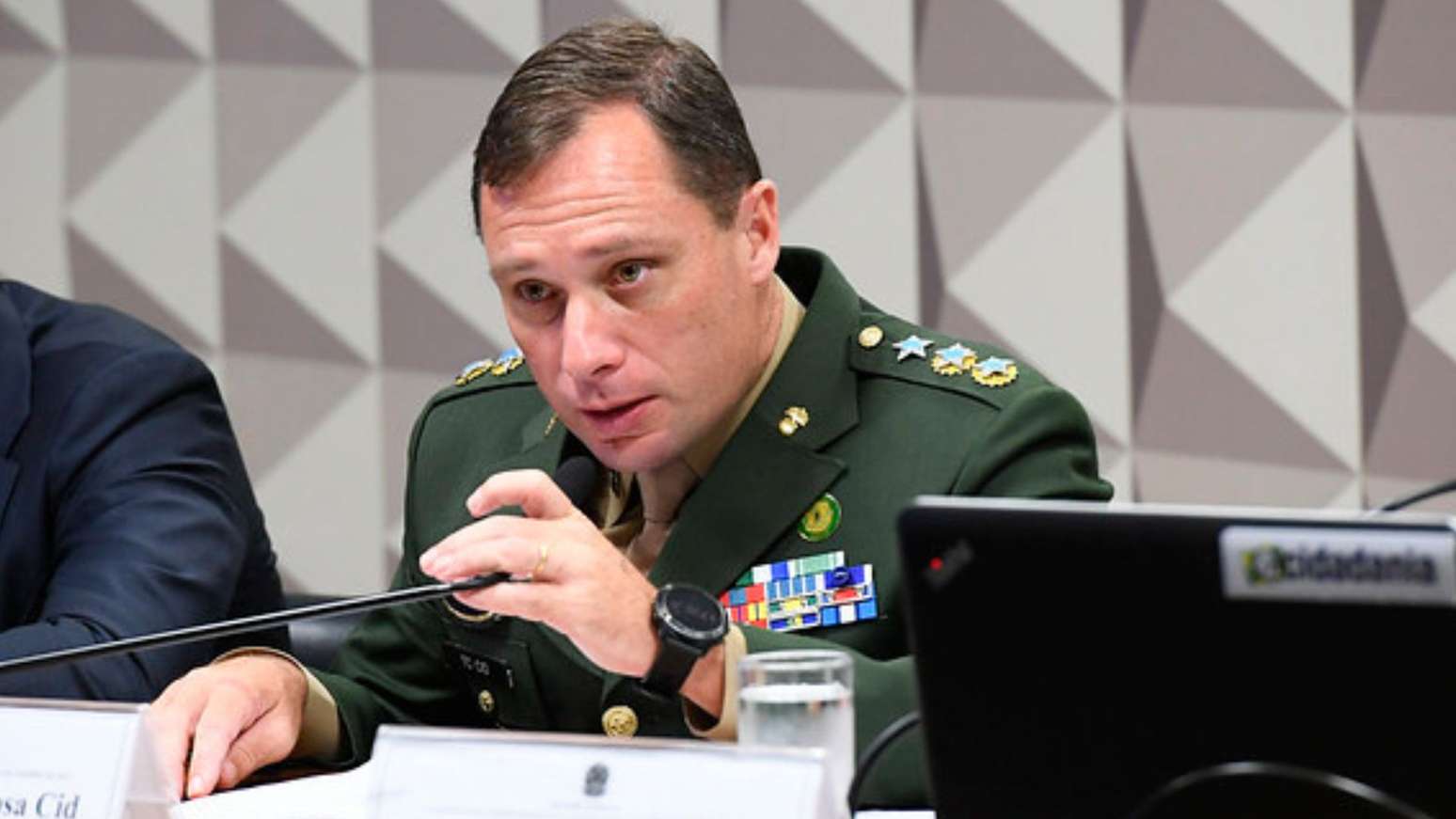 Com aval de Moraes, Mauro Cid viaja para acompanhar filha em torneio de ...